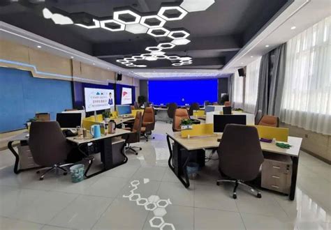 跟着观摩团走进碌曲县融媒体中心 搜狐大视野 搜狐新闻