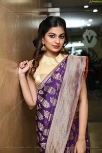 Model Ayesha Poses For The Lens HD Gallery Images