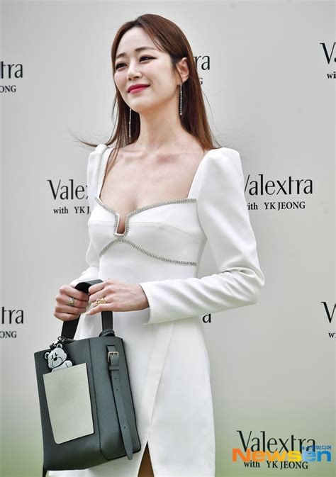 김효진 세련미 넘치는 포즈 포토엔hd 손에 잡히는 뉴스 눈에 보이는 뉴스 뉴스엔