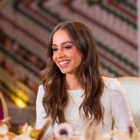 لباس عروس فوق العاده زیبای دختر ملکه اردن Colección Nupcial Reina