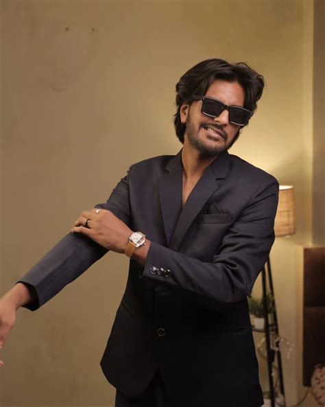 Deep Maheshwari Crazy Deep Threads Say More