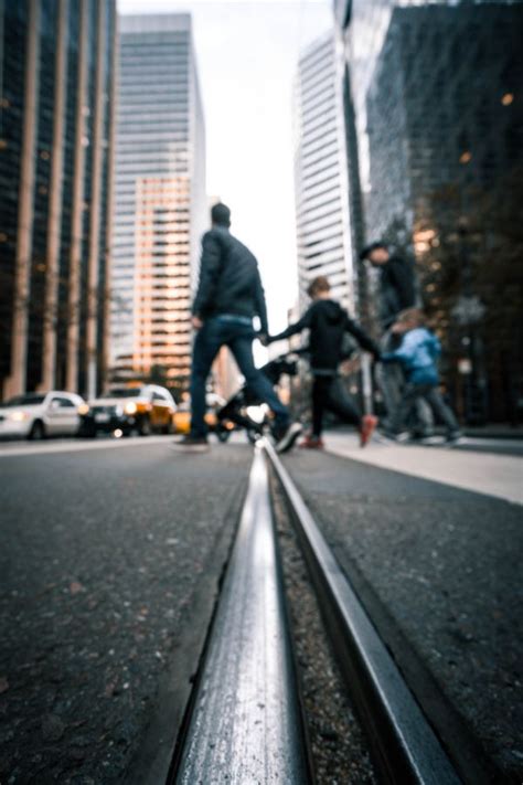 무료 이미지 스냅 사진 도시 지역 서 있는 거리 패션 보행자 하부 구조 도로 사진술 밤 시티 보도 노면 도심 중심지 3648x4560