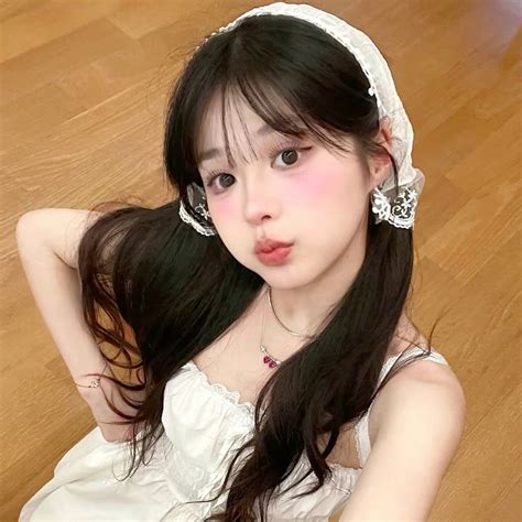 Pin Ysaa Belza Pretty Makeup Doll Face Girl Icons