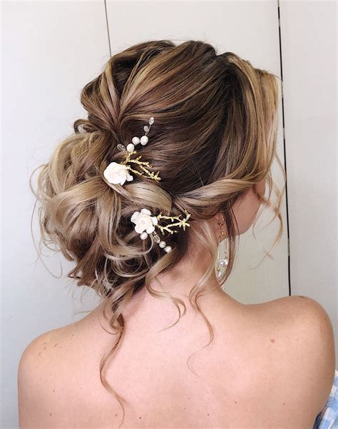 Свадебная причёска с украшениями