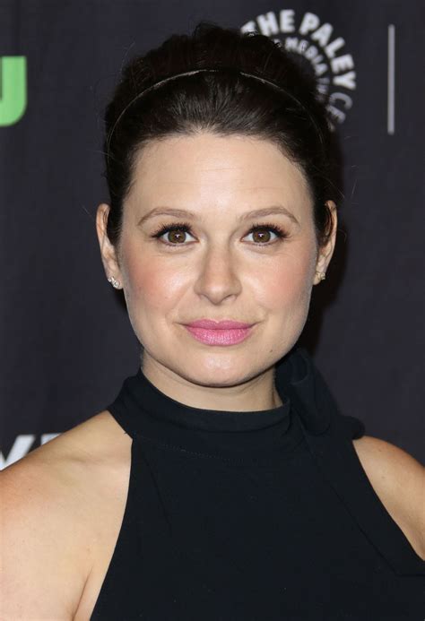 Katie Lowes Paleyfest Scandal Presentation In Los Angeles 326 2017 • Celebmafia