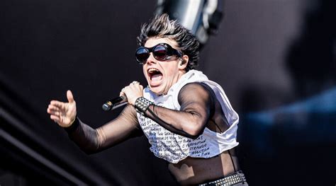 Yungblud Participa Da Reunião Dos Sex Pistols Ucsfm