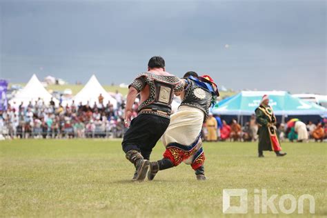 ФОТО Хүй долоо худагт хүч үзсэн бөхчүүд жуулчдын онцлох АГШНУУД