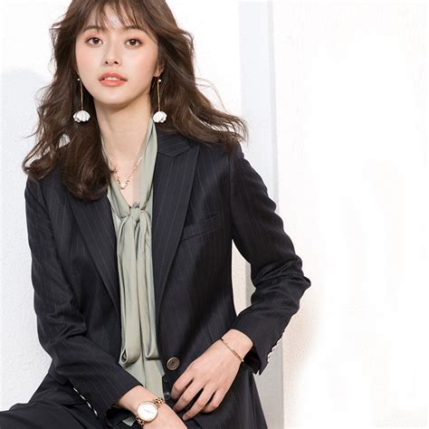 职场精英时髦搭配2020春夏设计轻熟职业女性的穿搭offiy有帆 女性职业正装服饰品牌