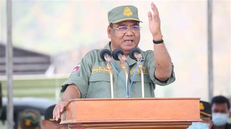 ឯកឧត្តម នាយឧត្តមសេនីយ៍ កិត្តិបណ្ឌិត ហ៊ីង ប៊ុនហៀង ចុះពិនិត្យការហ្វឹកហាត់សម របស់នាយពលទាហាន