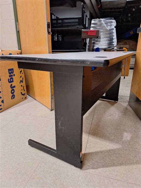 Lot Of 14 Computer Lab Tables Wlm 03 Online Government Auctions Of Government Surplus Municibid