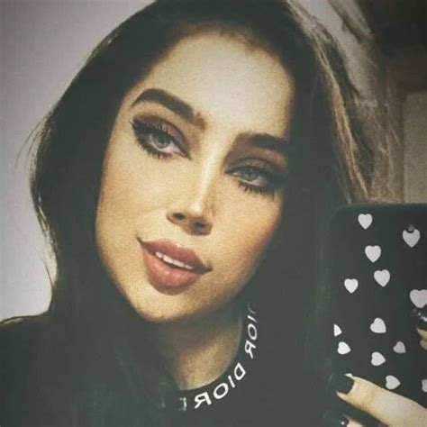 Mrs R Threads Say More