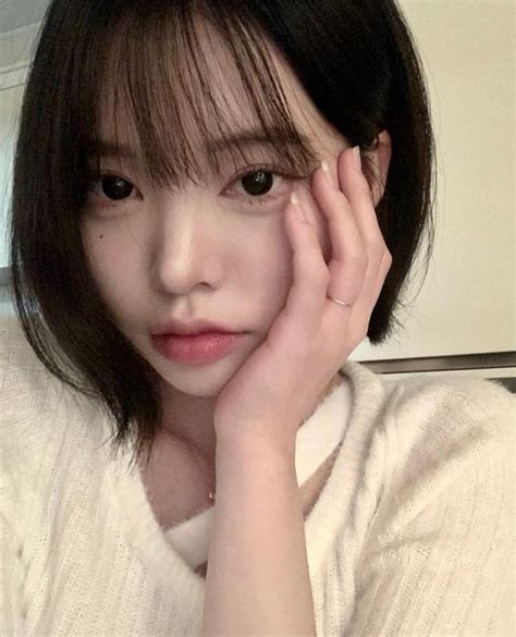 S A V E에 있는 Eira ˖ ݁ ♡︎님의 핀 셀카 포즈 간단한 메이크업 예쁜 메이크업