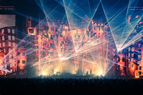 King Gnu、王座を掴んだ初の東京ドーム公演 “ロックのカタルシス＆バンドの絆”で到達した偉大なる通過点 Real Sound｜リアルサウンド