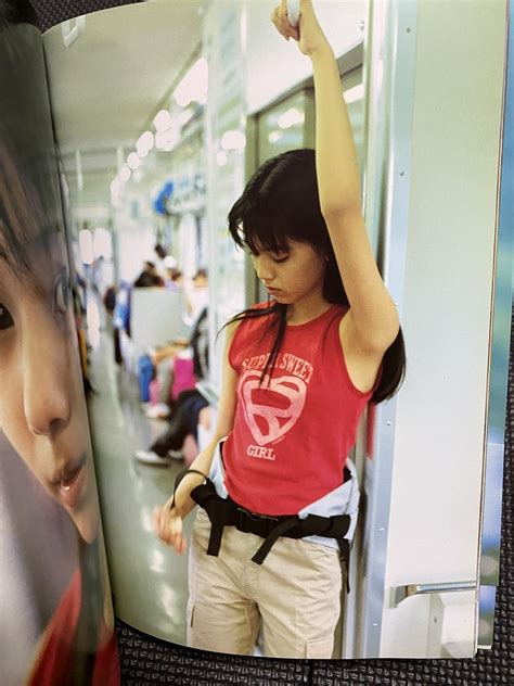 Yahoo オークション 東海林愛美 写真集 『そら色のボク』 2001年発行
