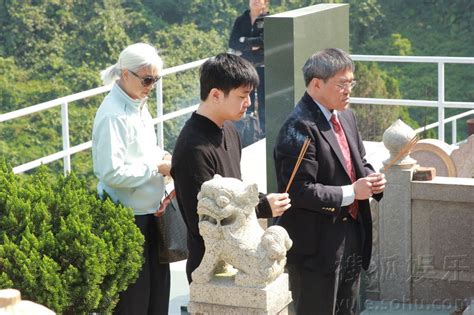 霍震霆父子拜祭霍英东 霍震宇避谈争产官司5702469 娱乐频道图片库 大视野 搜狐