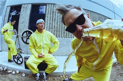 Travis Barker Kabarkan Album Baru Blink 182 Segera Rampung