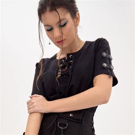 Defeez - Магазин модной уличной одежды в стиле киберпанк