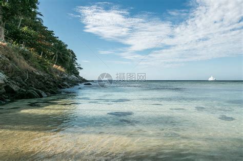 美丽的天空和海洋的景色一片云彩高清图片下载 正版图片502652863 摄图网