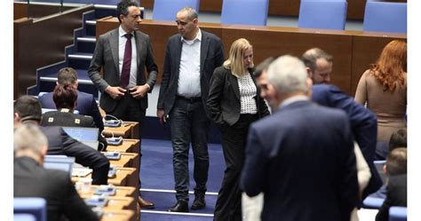 Поименното гласуване в общинските съвети няма да е задължително