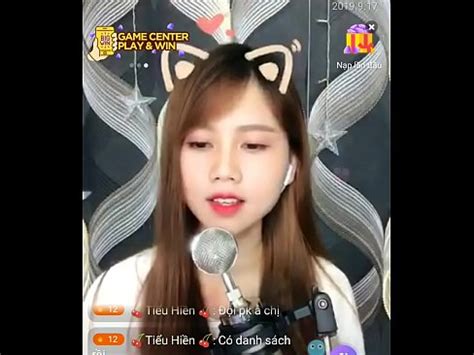 Em gái xinh xắn livestream trên Uplive XVIDEOS COM