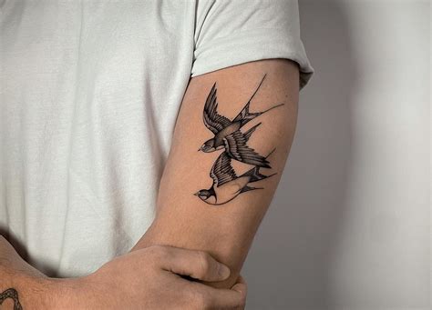 What S The Meaning Of A Swallow Bird Tattoo At Kelly Duppstadt Blog
