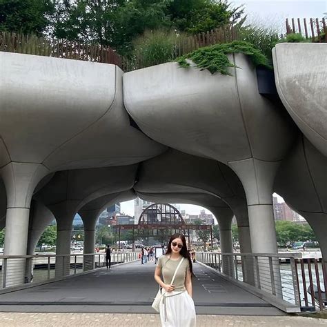 김태희 20년 만에 그 자리서…소름돋는 시간여행 포착 Fashionnavi