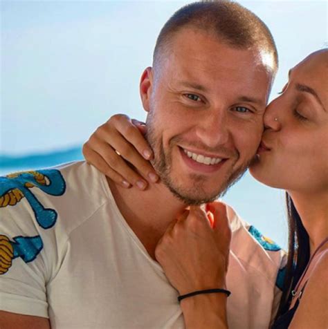 Ето впечатляващото изпълнение на Артьом от Един за друг в Х Фактор през 2015 година Видео За