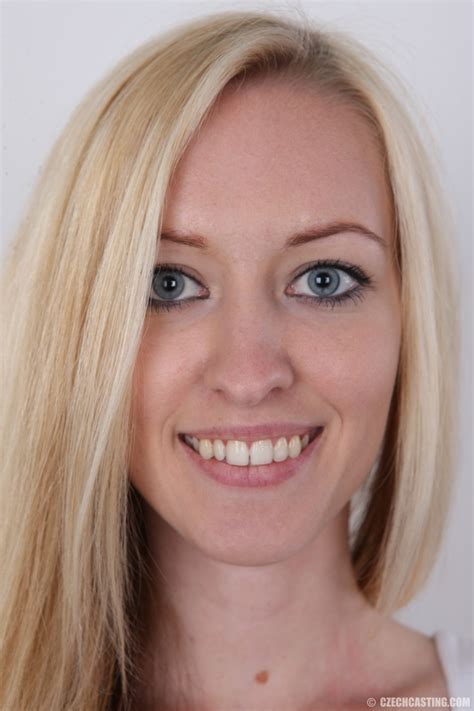 Modelo De Bonde Caliente Posa Desnuda Fotos Porno Xxx Fotos Imágenes