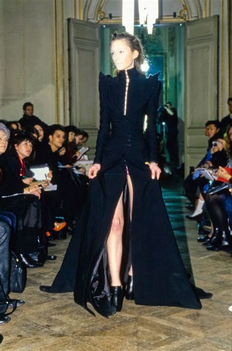 Olivier Theyskens Fall 1998 Rtw Fashion Show Couture Fashion Runway