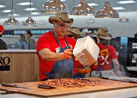 Buc Ees Opens Hillsboro Location To Rave Reviews From I 35 Travelers
