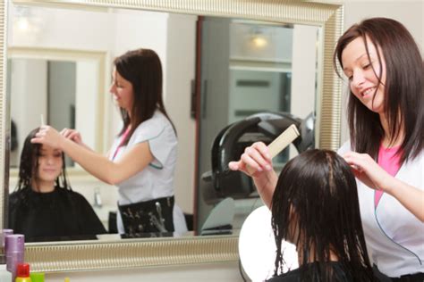 미용 빗질 머리 여자의 클라이언트를 헤어드레싱 미용실 갈색 머리에 대한 스톡 사진 및 기타 이미지 갈색 머리 거울 등 Istock