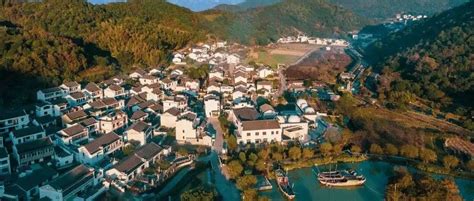 群山环抱鸟鸣嘤嘤在青山绿水间拂去一身疲惫奔赴一场专属南洞的身心SPA 时光 山野 车厢