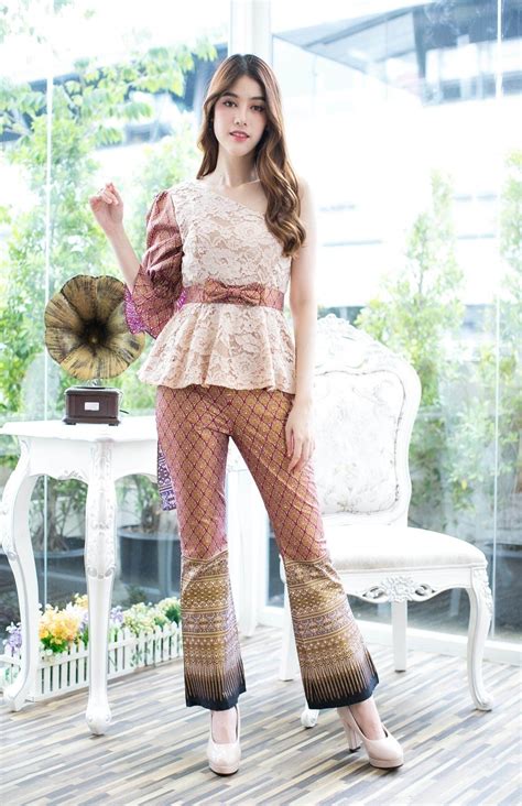 เดรสชุดไทย Mudmee ม่วงกลีบบัว ผ้าทอไทยแท้ ชุดไทยประยุกต์ เดรสผ้าไทย ชุดไทย ชุดแม่ลูก ชุดครอบครัว