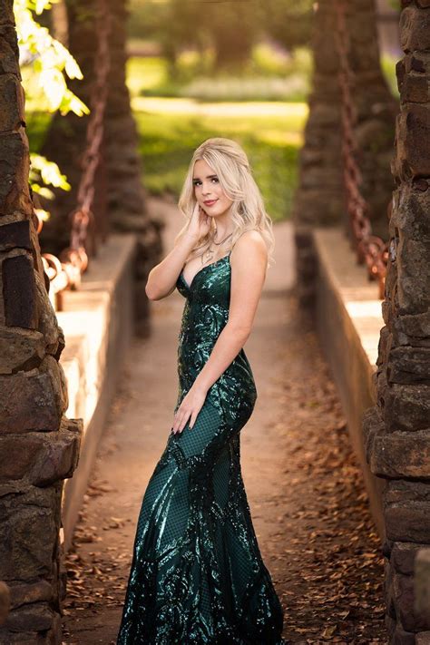 16 Prom Shoot Pose Ideas Prom Picture Poses Prom Photoshoot Prom