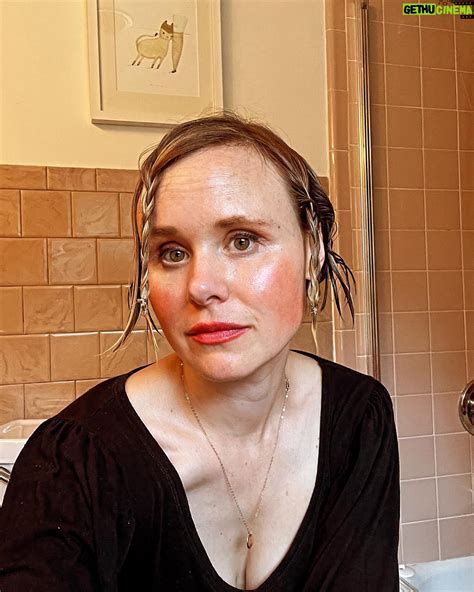 Alison Pill Wiki Biography Age Gallery Spouse And More