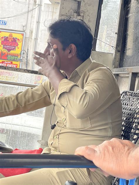 vignesh mohan on twitter hydtp tsrtc rash driving i am taking a left turn were the bus is