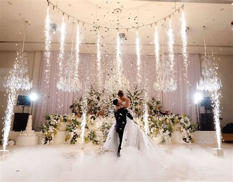 Create An Unforgettable Wedding Entrance With Cold Sparklers
