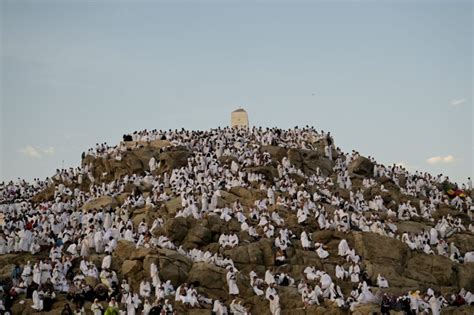 Wukuf Di Arafah Amirul Hajj Gus Yaqut Ajak Jemaah Doakan Indonesia Selalu Diberi Keberkahan