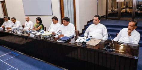 එක්ස්ප්‍රස් පර්ල් සිදුවීම ගැන විපක්ෂ නායක සජිත්ගෙන් මුල මැද අග ප්‍රශ්න