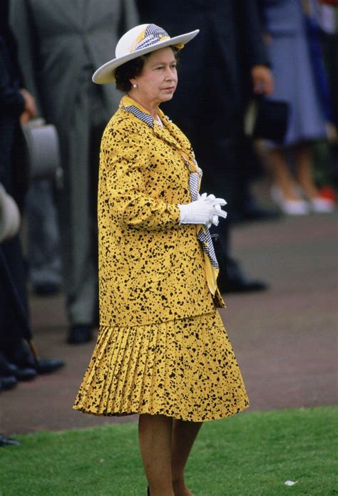 3 June 1987 Queen Elizabeths Style And Fashion Evolution In Pictures