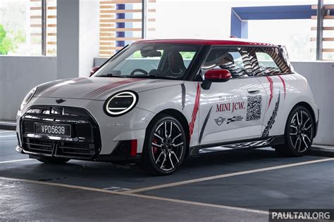2025 Mini Jcw Electric 完整实拍图集简单评测 续航里程371公里 59秒破百 驾驶感最纯粹的纯电动掀背小钢炮