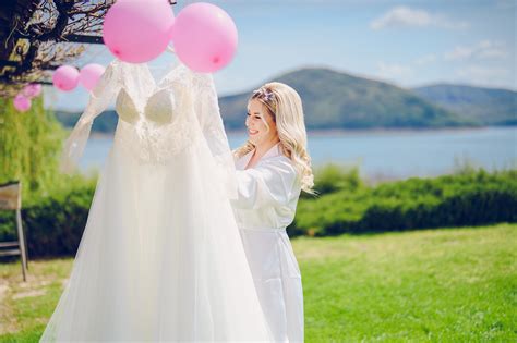 Healthy Is Happy Нека да започнем с протеините Протеините имат различни функции в тялото и