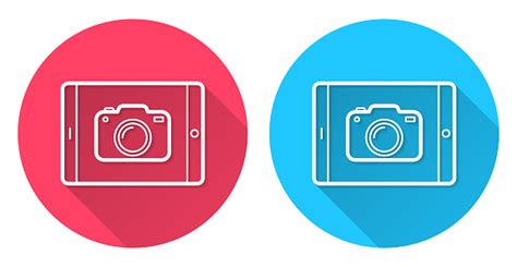 카메라가 있는 태블릿 Pc 빨간색 또는 파란색 배경에 긴 그림자가 있는 둥근 아이콘 가정용 캠코더에 대한 스톡 벡터 아트 및 기타 이미지 가정용 캠코더 개념 그림자