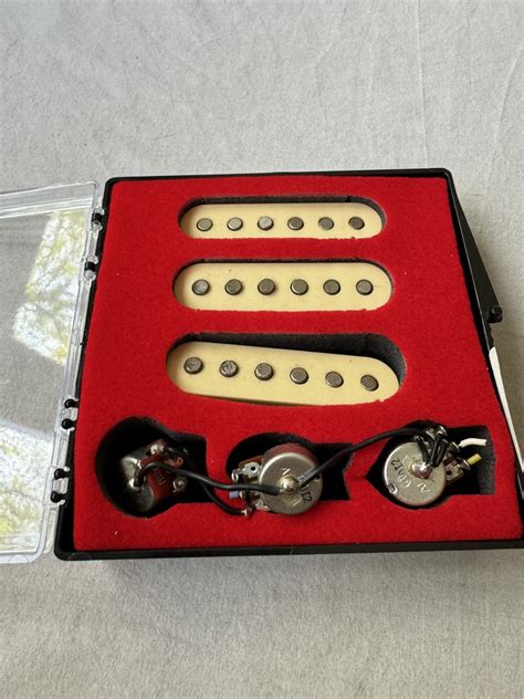Fender Strat Pu Pot Set