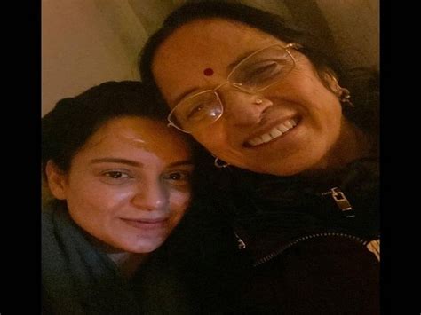 Kangana Ranaut Spends Time With Mother Wishes Happy Mother S Day To Fans In Advance