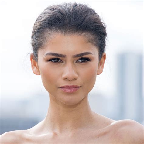 Im Really Feeling Zendayas Naturally Curly Lob Glamour Uk