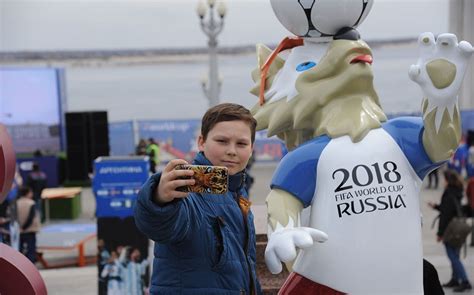 افتتاح پارک فوتبال جام جهانی 2018 با تصویری از طارمی و عزت اللهی