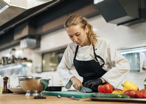 Cozinheira Profissional Saiba Tudo Sobre Essa Profissão Famyle
