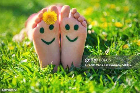 Couples Feet Drawing Photos And Premium High Res Pictures Getty Images