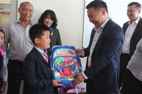 АЙМГИЙН ИТХ ЫН ТӨЛӨӨЛӨГЧ Г ЭРДЭНЭСҮХ ЗОРИЛТОД БҮЛГИЙН ХҮҮХДҮҮДЭД ХИЧЭЭЛИЙН ХЭРЭГСЭЛ ГАРДУУЛАВ